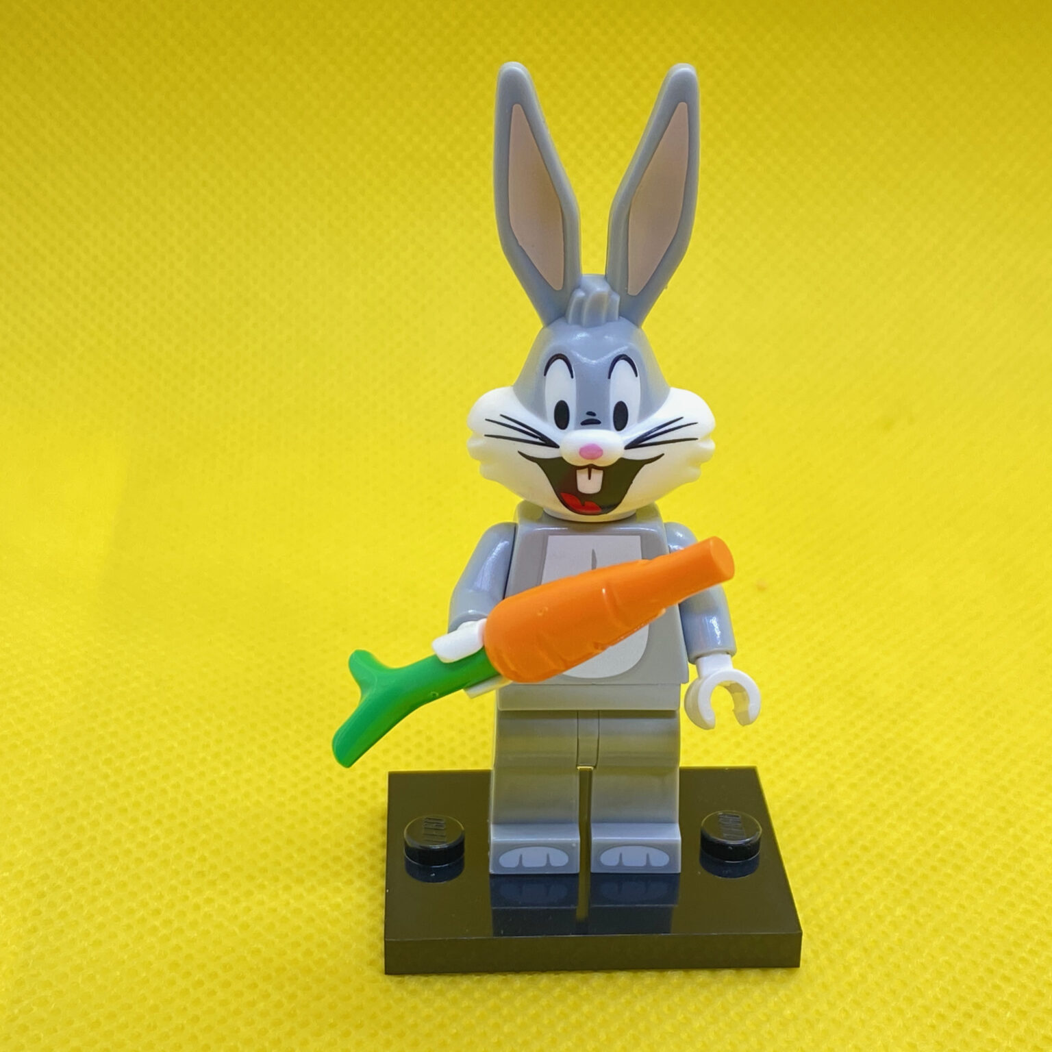 LEGO Looney Tunes Minifigure - Bugs Bunny - Brick Land
